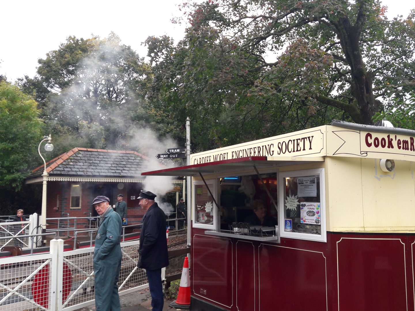 Model trains in the heart of Heath Park - alt.cardiff